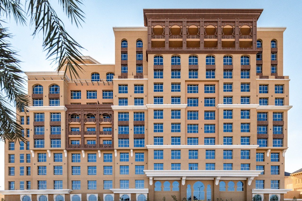 Buy Custom Glass Windows in UAE | Modern & Sandblasted