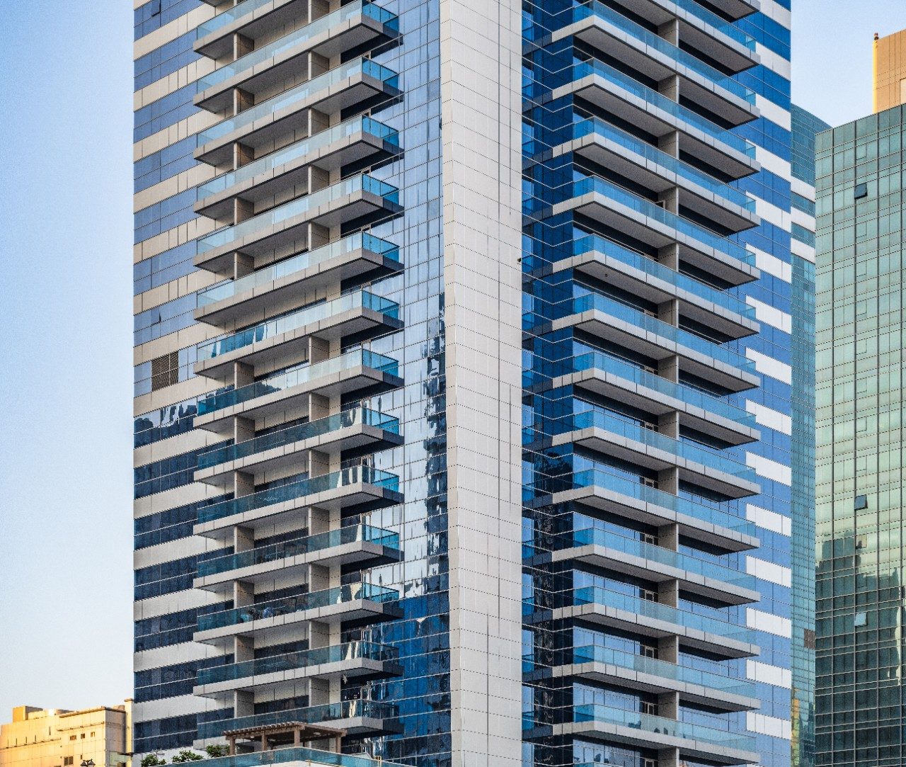 Buy Custom Glass Windows in UAE | Modern & Sandblasted