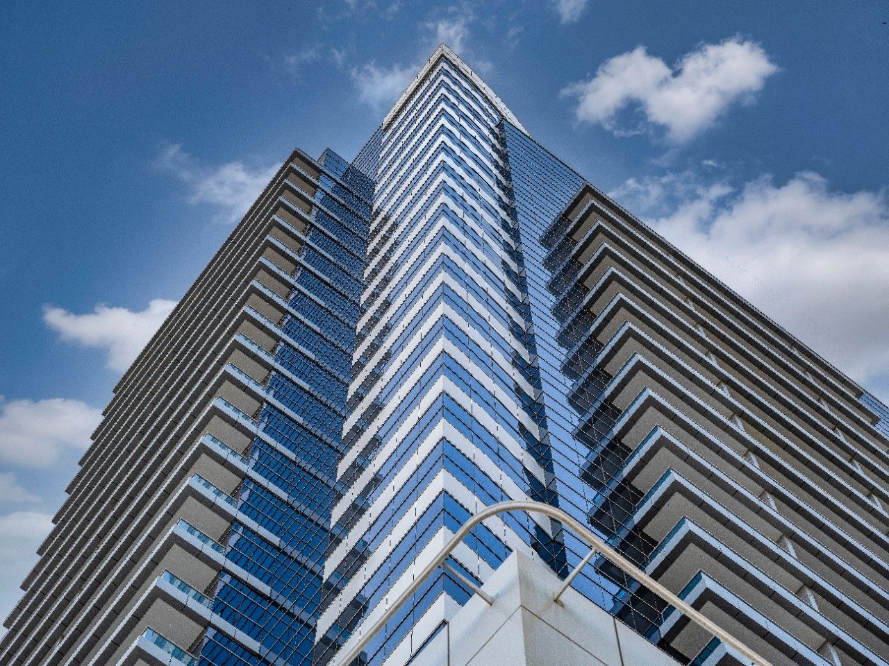 Buy Custom Glass Windows in UAE | Modern & Sandblasted