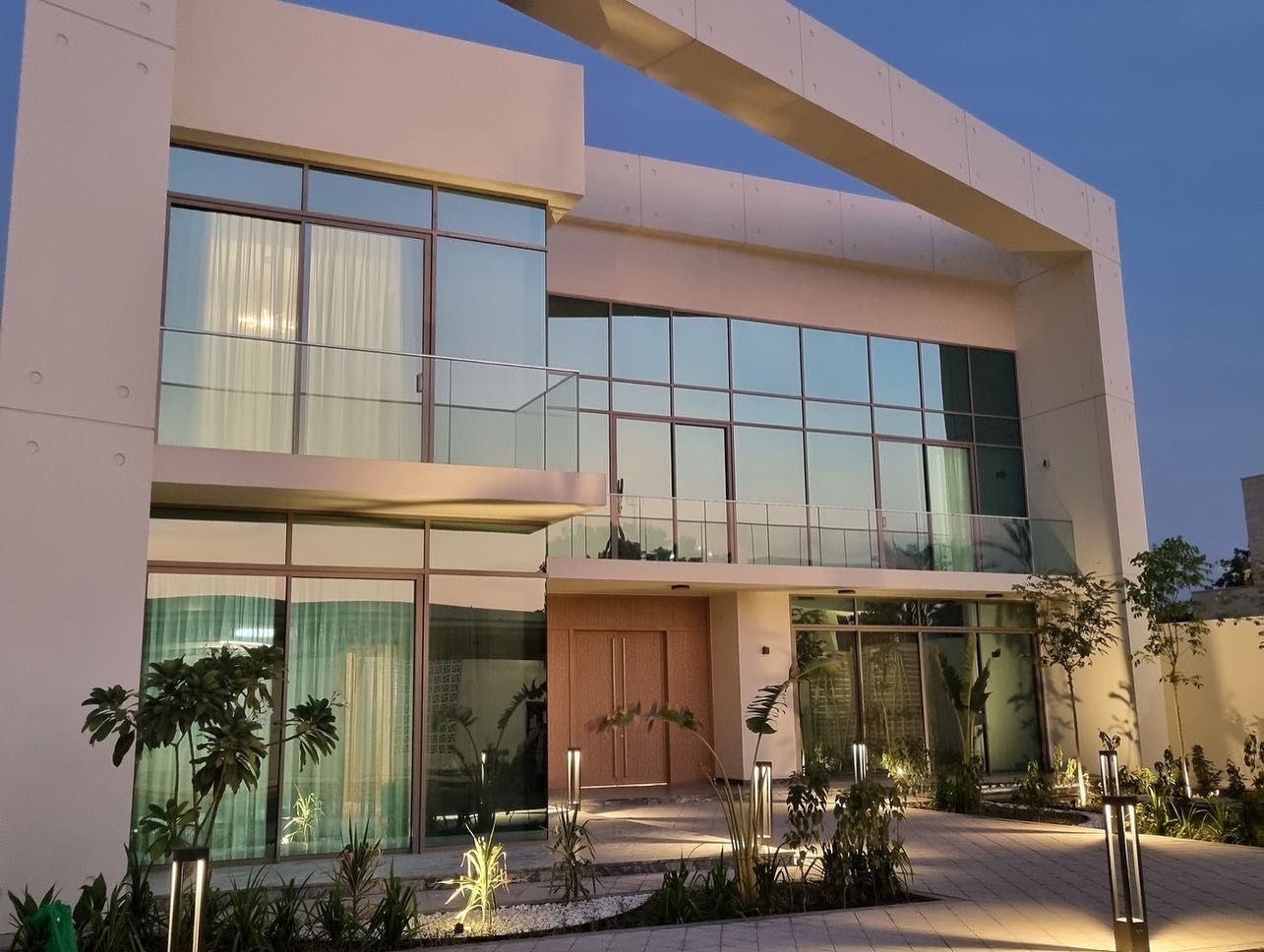 Buy Custom Glass Windows in UAE | Modern & Sandblasted